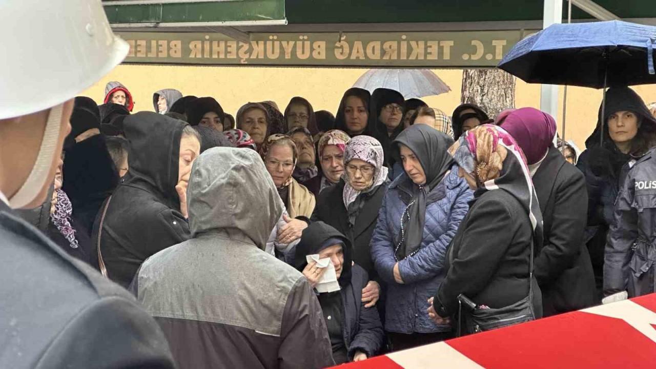 Eski eşi tarafından öldürülen polis memuru Sevda Kuş son yolculuğuna ... Eski eşi tarafından öldürülen polis memuru Sevda Kuş son yolculuğuna ...